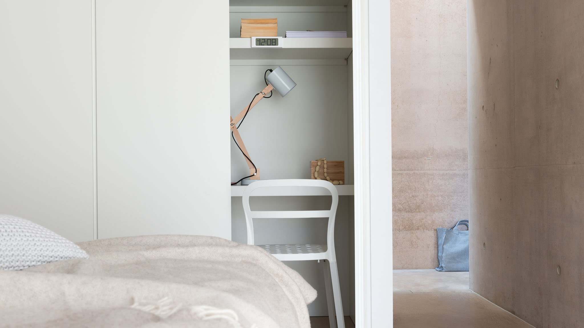 6 tips to create the perfect bedroom workspace